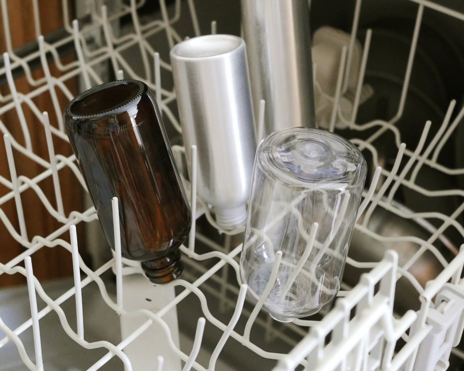 HOW TO PROPERLY SANITIZE YOUR REUSABLE BOTTLES: